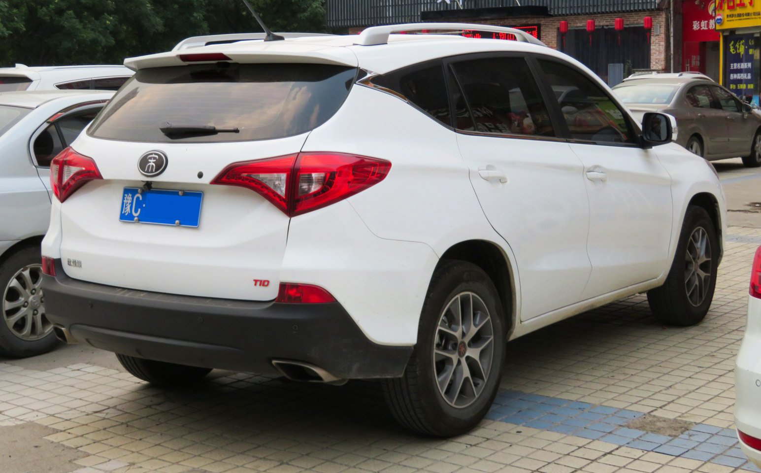 BYD Song technical specifications and fuel economy